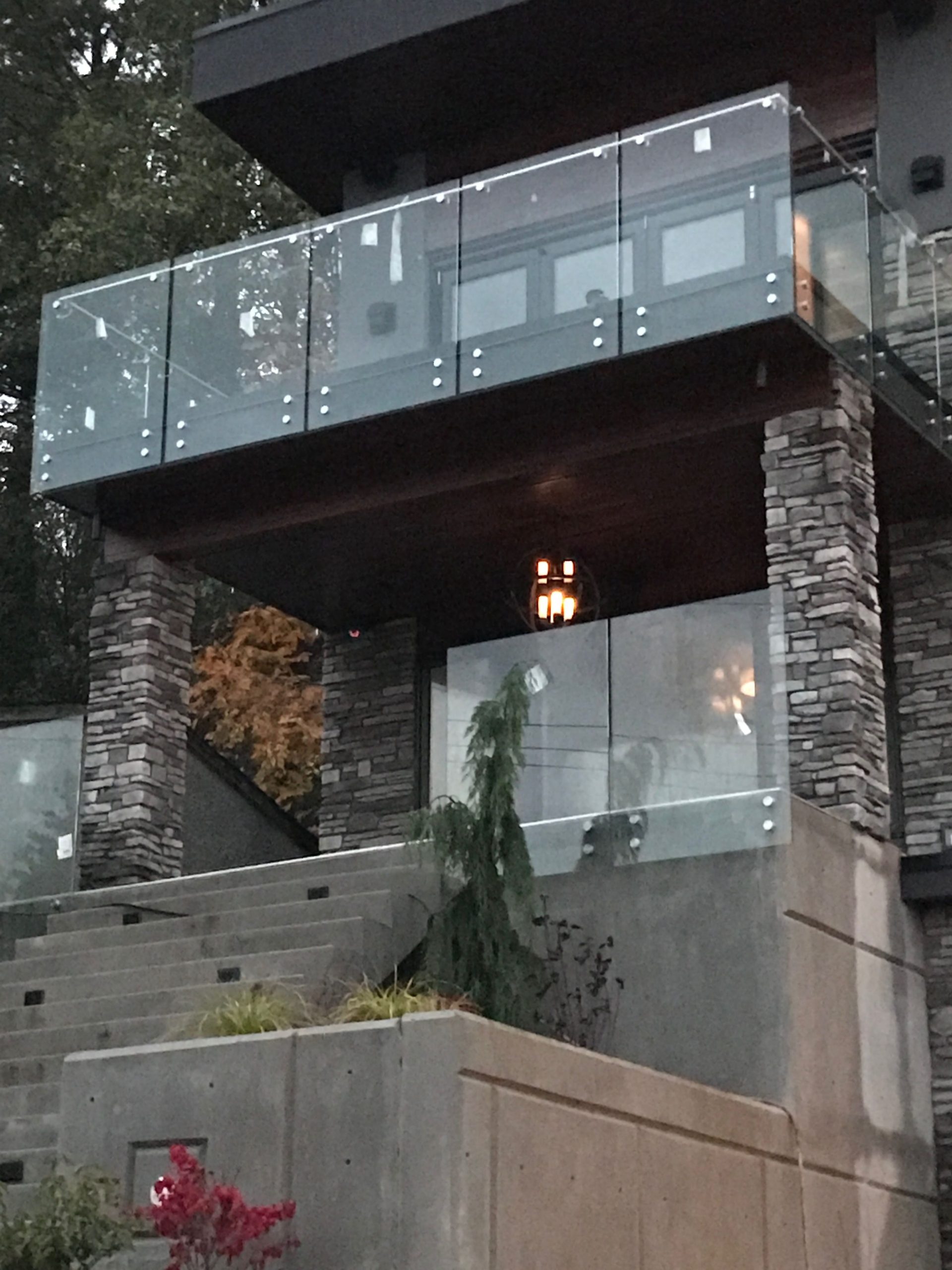 Townhouse Mezzanine Corridor Affordable Standoff Glass Railing – leola